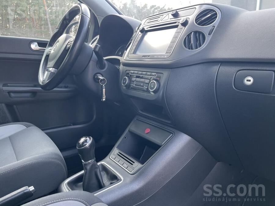 Black Volkswagen Golf Plus 2013 in Jurmala, with an engine capacity of 2.00 L and mileage of 0 thousand km for 5150 €, photo 33 on AUTOMOTO.COM.LV
