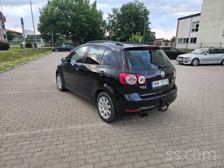 Black Volkswagen Golf Plus 2013 in Jelgava, with an engine capacity of 2.00 L and mileage of 268 thousand km for 4000 €, photo 3 on AUTOMOTO.COM.LV