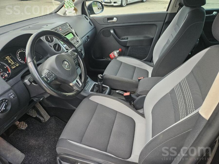 Black Volkswagen Golf Plus 2013 in Jelgava, with an engine capacity of 2.00 L and mileage of 268 thousand km for 4000 €, photo 4 on AUTOMOTO.COM.LV