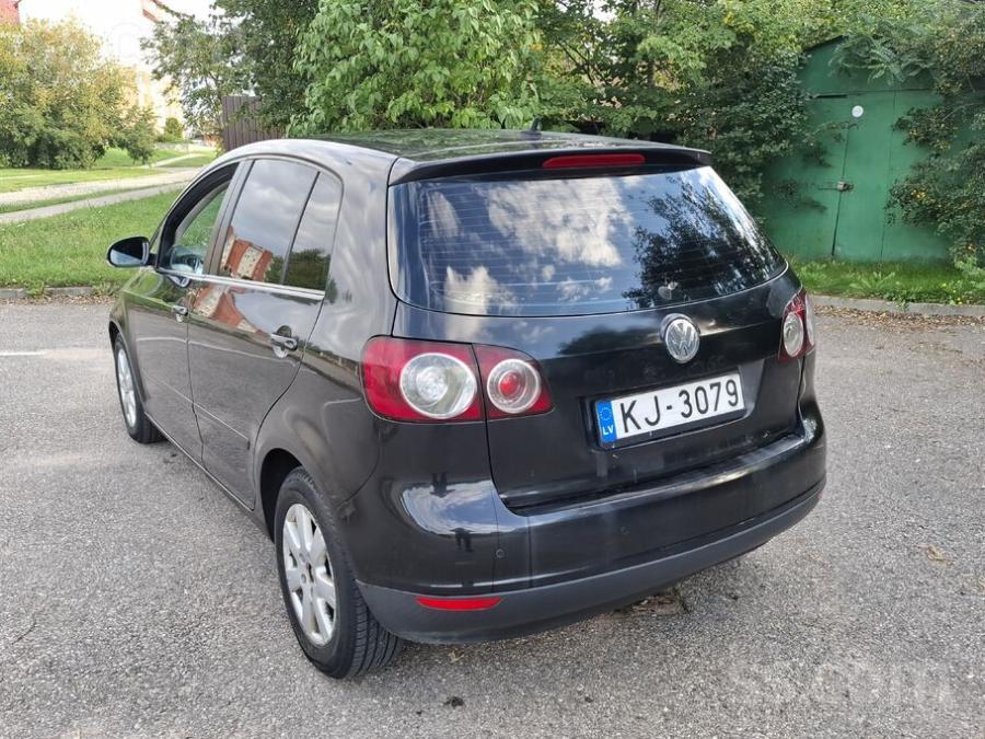 Melns Volkswagen Golf Plus 2005 Daugavpils, ar dzinēja tilpumu 1.90 L un nobraukumu 286 tūkst. km par 1250 €, foto 4 vietnē AUTOMOTO.COM.LV