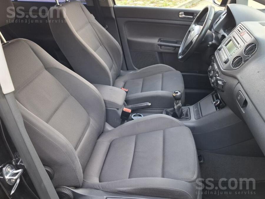 Melns Volkswagen Golf Plus 2005 Daugavpils, ar dzinēja tilpumu 1.90 L un nobraukumu 286 tūkst. km par 1250 €, foto 10 vietnē AUTOMOTO.COM.LV