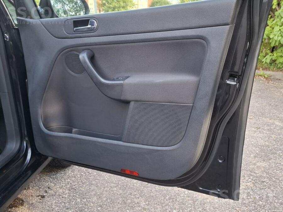 Melns Volkswagen Golf Plus 2005 Daugavpils, ar dzinēja tilpumu 1.90 L un nobraukumu 286 tūkst. km par 1250 €, foto 12 vietnē AUTOMOTO.COM.LV