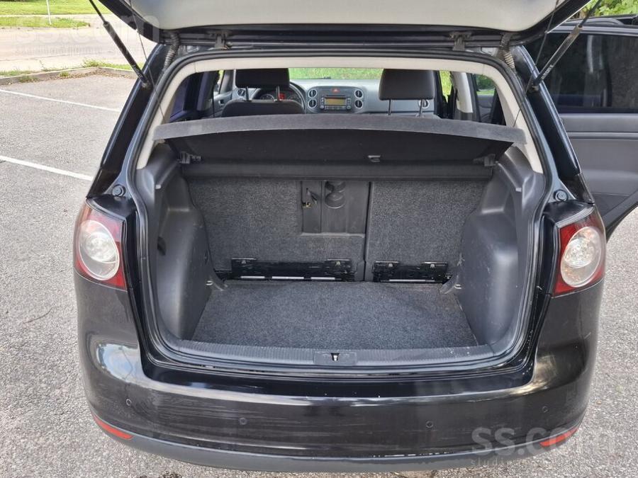 Melns Volkswagen Golf Plus 2005 Daugavpils, ar dzinēja tilpumu 1.90 L un nobraukumu 286 tūkst. km par 1250 €, foto 13 vietnē AUTOMOTO.COM.LV
