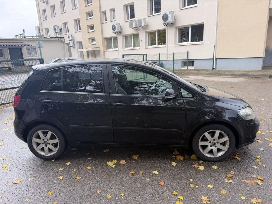 Melns Volkswagen Golf Plus 2005 Utena, ar dzinēja tilpumu 2.00 L un nobraukumu 345 tūkst. km par 1750 €, foto 3 vietnē AUTOMOTO.COM.LV