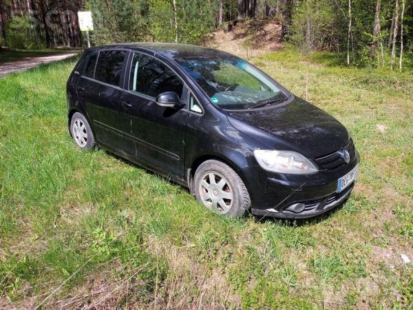 Black Volkswagen Golf Plus 2006 in Daugavpils, with an engine capacity of 1.90 L and mileage of 176 thousand km for 2500 €, photo 3 on AUTOMOTO.COM.LV