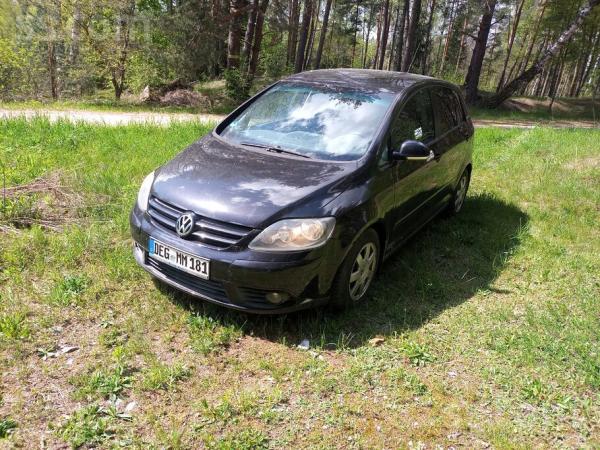 Black Volkswagen Golf Plus 2006 in Daugavpils, with an engine capacity of 1.90 L and mileage of 176 thousand km for 2500 €, photo 4 on AUTOMOTO.COM.LV