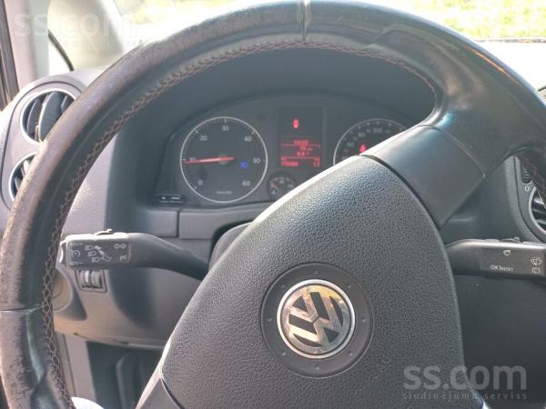 Black Volkswagen Golf Plus 2006 in Daugavpils, with an engine capacity of 1.90 L and mileage of 176 thousand km for 2500 €, photo 7 on AUTOMOTO.COM.LV