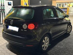 Melns Volkswagen Golf Plus 2006 Kauņa, ar dzinēja tilpumu 2.00 L un nobraukumu 350 tūkst. km par 1250 €, foto 4 vietnē AUTOMOTO.COM.LV