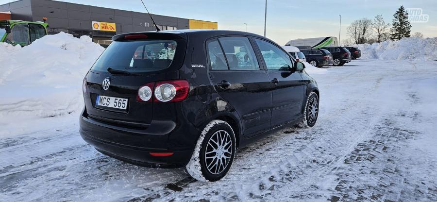 Melns Volkswagen Golf Plus 2006 Telšiai, ar dzinēja tilpumu 1.90 L un nobraukumu 380 tūkst. km par 2600 €, foto 3 vietnē AUTOMOTO.COM.LV