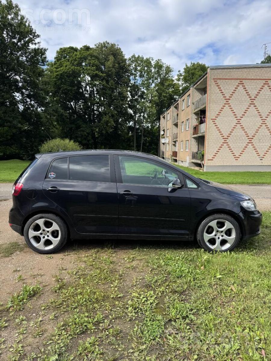 Black Volkswagen Golf Plus 2007 in Tukums, with an engine capacity of 1.90 L and mileage of 208 thousand km for 2244 €, photo 5 on AUTOMOTO.COM.LV