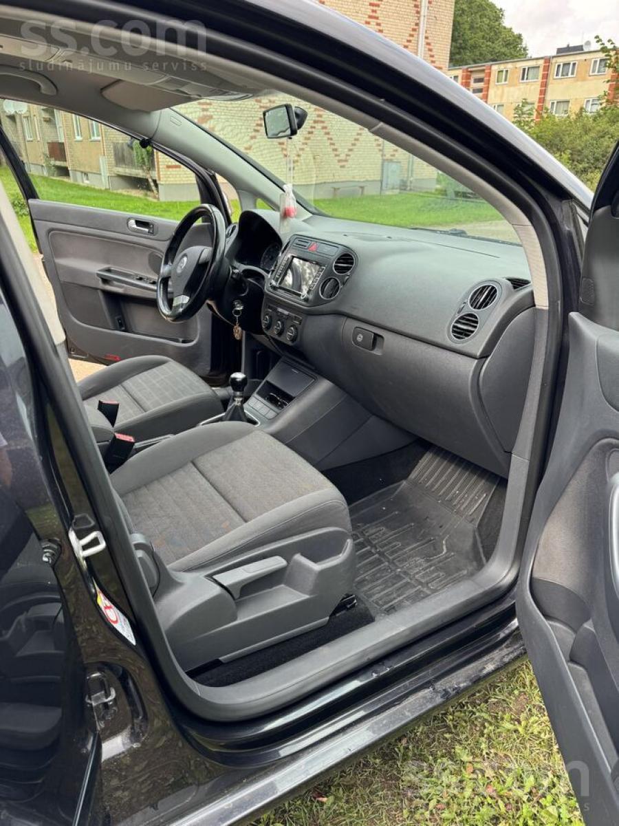 Black Volkswagen Golf Plus 2007 in Tukums, with an engine capacity of 1.90 L and mileage of 208 thousand km for 2244 €, photo 8 on AUTOMOTO.COM.LV