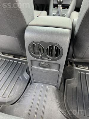 Black Volkswagen Golf Plus 2007 in Tukums, with an engine capacity of 1.90 L and mileage of 208 thousand km for 2244 €, photo 11 on AUTOMOTO.COM.LV