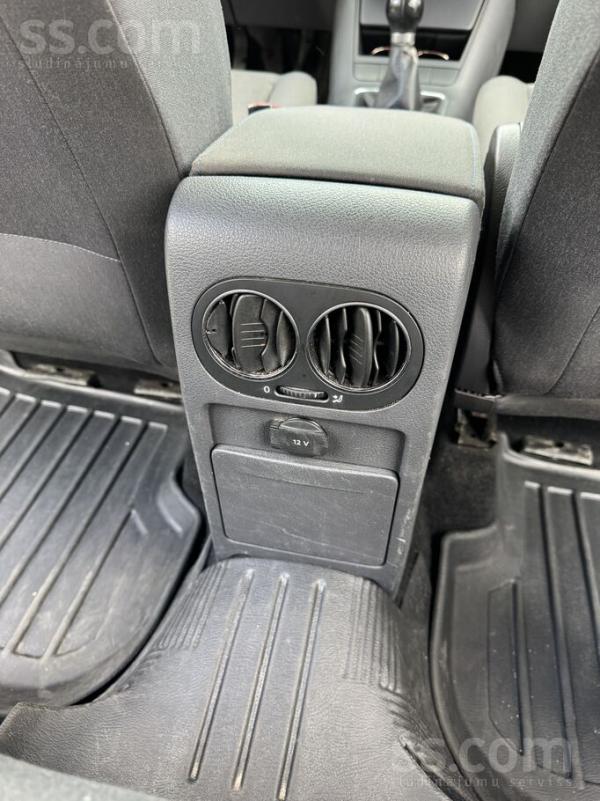 Черный Фольксваген Гольф Плюс 2007 в Тукумс, объемом двигателя 1.90 л и пробегом 208 тыс. км за 2244 €, фото 11 на AUTOMOTO.COM.LV