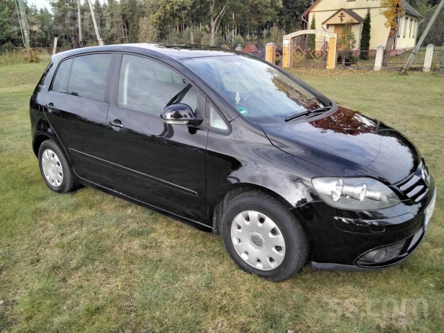 Black Volkswagen Golf Plus 2007 in Rezekne, with an engine capacity of 2.00 L and mileage of 320 thousand km for 2950 €, photo 3 on AUTOMOTO.COM.LV