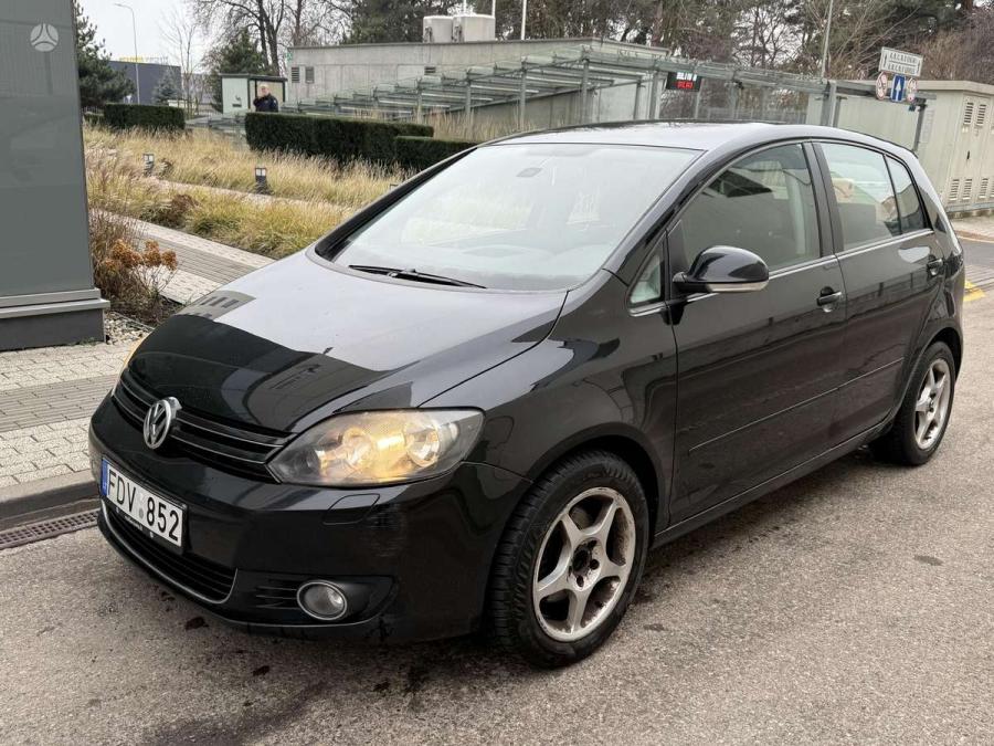 Black Volkswagen Golf Plus 2008 in Vilnius, with an engine capacity of 1.97 L and mileage of 285 thousand km for 4800 €, photo 2 on AUTOMOTO.COM.LV
