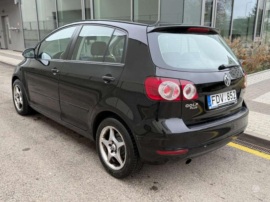 Black Volkswagen Golf Plus 2008 in Vilnius, with an engine capacity of 1.97 L and mileage of 285 thousand km for 4800 €, photo 4 on AUTOMOTO.COM.LV