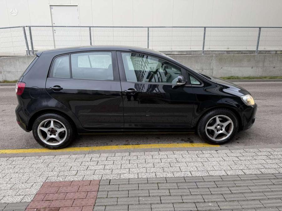 Black Volkswagen Golf Plus 2008 in Vilnius, with an engine capacity of 1.97 L and mileage of 285 thousand km for 4800 €, photo 6 on AUTOMOTO.COM.LV
