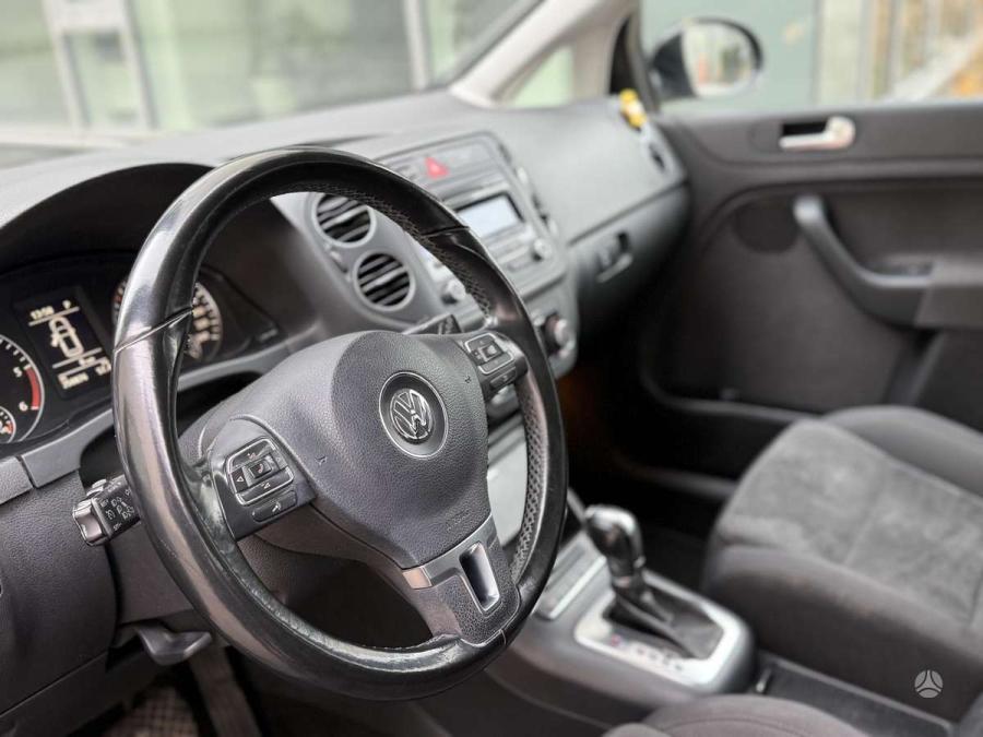 Black Volkswagen Golf Plus 2008 in Vilnius, with an engine capacity of 1.97 L and mileage of 285 thousand km for 4800 €, photo 17 on AUTOMOTO.COM.LV