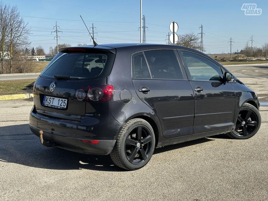 Black Volkswagen Golf Plus 2008 in Marijampole, with an engine capacity of 2.00 L and mileage of 268 thousand km for 2299 €, photo 2 on AUTOMOTO.COM.LV