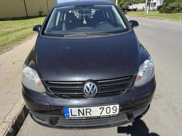 Black Volkswagen Golf Plus 2008 in Vilnius, with an engine capacity of 1.90 L and mileage of 330 thousand km for 950 €, photo 2 on AUTOMOTO.COM.LV