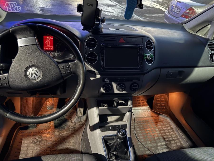 Melns Volkswagen Golf Plus 2008 Šilutė, ar dzinēja tilpumu 1.90 L un nobraukumu 389 tūkst. km par 1150 €, foto 9 vietnē AUTOMOTO.COM.LV