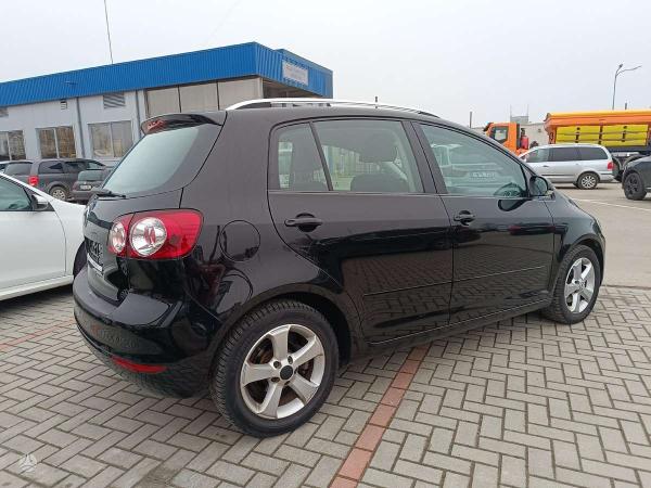 Black Volkswagen Golf Plus 2009 in Kretinga, with an engine capacity of 1.39 L and mileage of 174 thousand km for 4200 €, photo 6 on AUTOMOTO.COM.LV