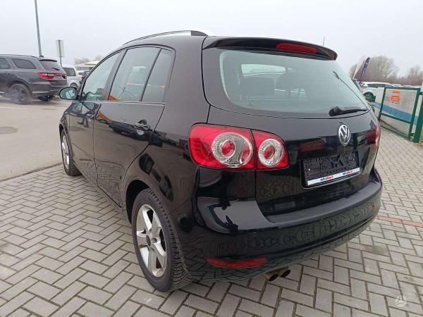 Black Volkswagen Golf Plus 2009 in Kretinga, with an engine capacity of 1.39 L and mileage of 174 thousand km for 4200 €, photo 8 on AUTOMOTO.COM.LV