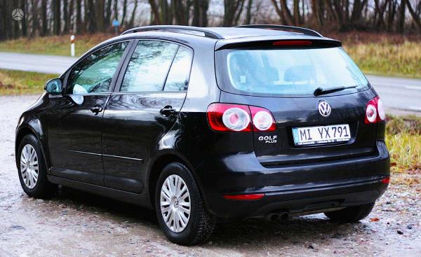 Black Volkswagen Golf Plus 2009 in Kretinga, with an engine capacity of 1.97 L and mileage of 189 thousand km for 4499 €, photo 6 on AUTOMOTO.COM.LV