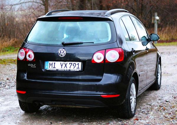 Black Volkswagen Golf Plus 2009 in Kretinga, with an engine capacity of 1.97 L and mileage of 189 thousand km for 4499 €, photo 10 on AUTOMOTO.COM.LV