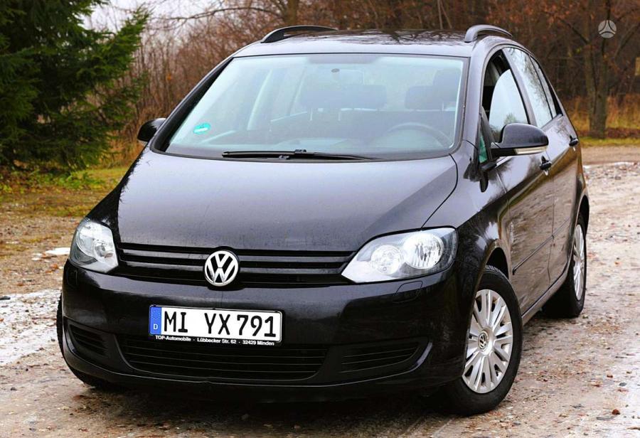 Black Volkswagen Golf Plus 2009 in Kretinga, with an engine capacity of 1.97 L and mileage of 189 thousand km for 4499 €, photo 4 on AUTOMOTO.COM.LV