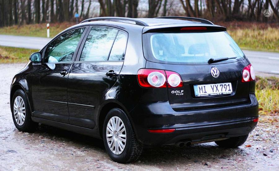 Black Volkswagen Golf Plus 2009 in Kretinga, with an engine capacity of 1.97 L and mileage of 189 thousand km for 4499 €, photo 6 on AUTOMOTO.COM.LV