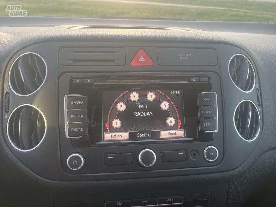 Black Volkswagen Golf Plus 2010 in Kaunas, with an engine capacity of 1.40 L and mileage of 158 thousand km for 5000 €, photo 11 on AUTOMOTO.COM.LV