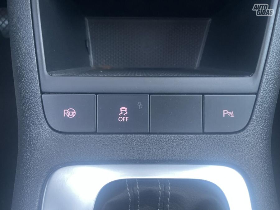 Black Volkswagen Golf Plus 2010 in Kaunas, with an engine capacity of 1.40 L and mileage of 158 thousand km for 5000 €, photo 16 on AUTOMOTO.COM.LV