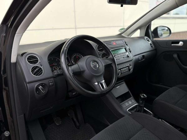 Black Volkswagen Golf Plus 2010 in Kretinga, with an engine capacity of 1.60 L and mileage of 220 thousand km for 5300 €, photo 10 on AUTOMOTO.COM.LV