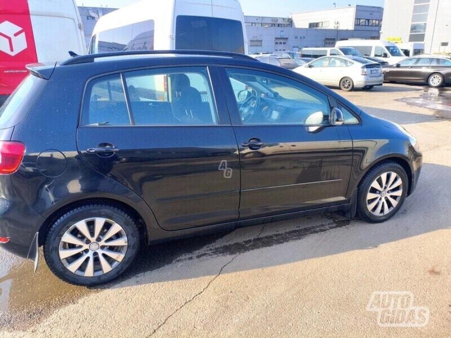 Black Volkswagen Golf Plus 2011 in Vilnius, with an engine capacity of 2.00 L and mileage of 323 thousand km for 4000 €, photo 4 on AUTOMOTO.COM.LV