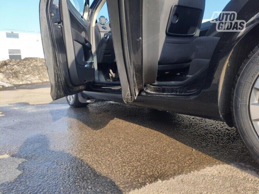 Black Volkswagen Golf Plus 2011 in Vilnius, with an engine capacity of 2.00 L and mileage of 323 thousand km for 4000 €, photo 22 on AUTOMOTO.COM.LV