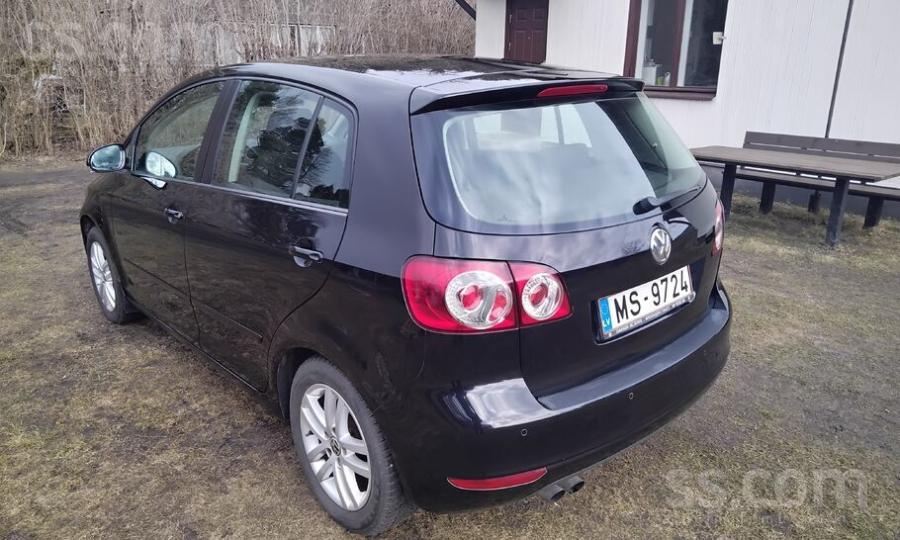 Black Volkswagen Golf Plus 2012 in Riga, with an engine capacity of 2.00 L and mileage of 156 thousand km for 5990 €, photo 4 on AUTOMOTO.COM.LV