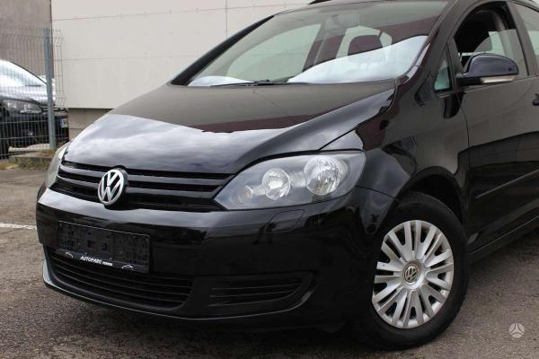 Black Volkswagen Golf Plus 2013 in Kretinga, with an engine capacity of 1.60 L and mileage of 218 thousand km for 4900 €, photo 4 on AUTOMOTO.COM.LV