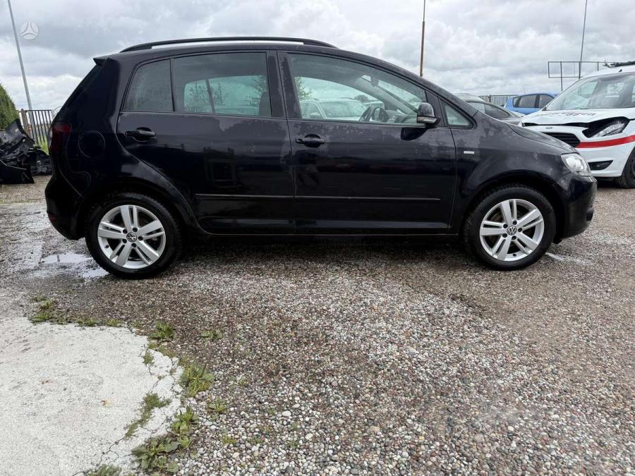 Melns Volkswagen Golf Plus 2013 Jurbarkas, ar dzinēja tilpumu 1.20 L un nobraukumu 200 tūkst. km par 3799 €, foto 9 vietnē AUTOMOTO.COM.LV