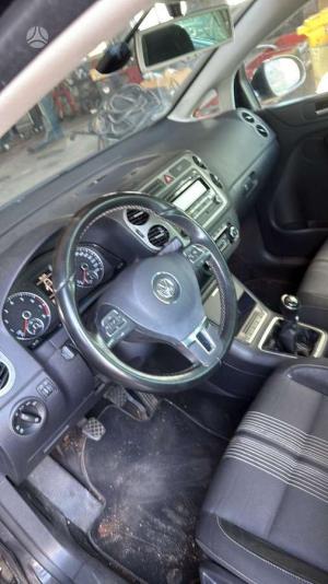 Melns Volkswagen Golf Plus 2013 Jurbarkas, ar dzinēja tilpumu 1.20 L un nobraukumu 200 tūkst. km par 3799 €, foto 10 vietnē AUTOMOTO.COM.LV