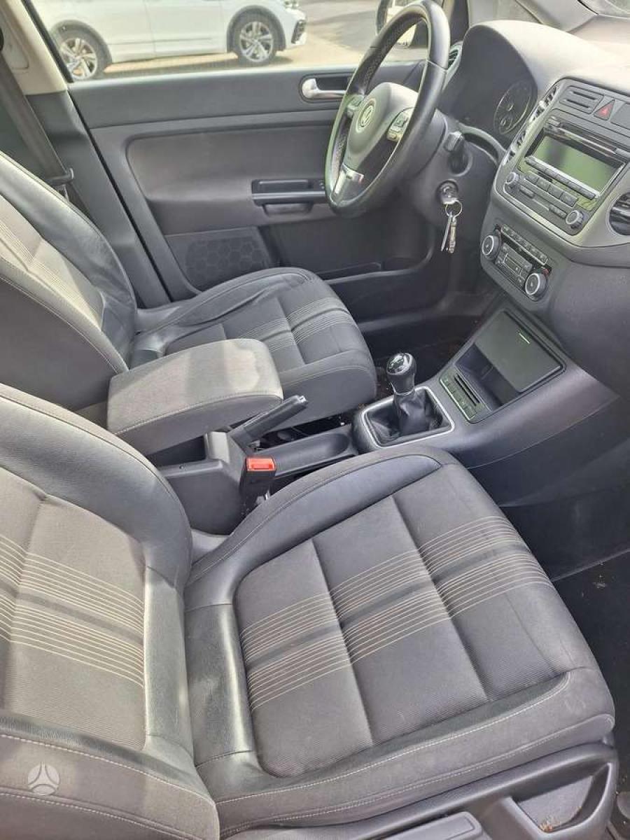 Melns Volkswagen Golf Plus 2013 Jurbarkas, ar dzinēja tilpumu 1.20 L un nobraukumu 200 tūkst. km par 3799 €, foto 12 vietnē AUTOMOTO.COM.LV