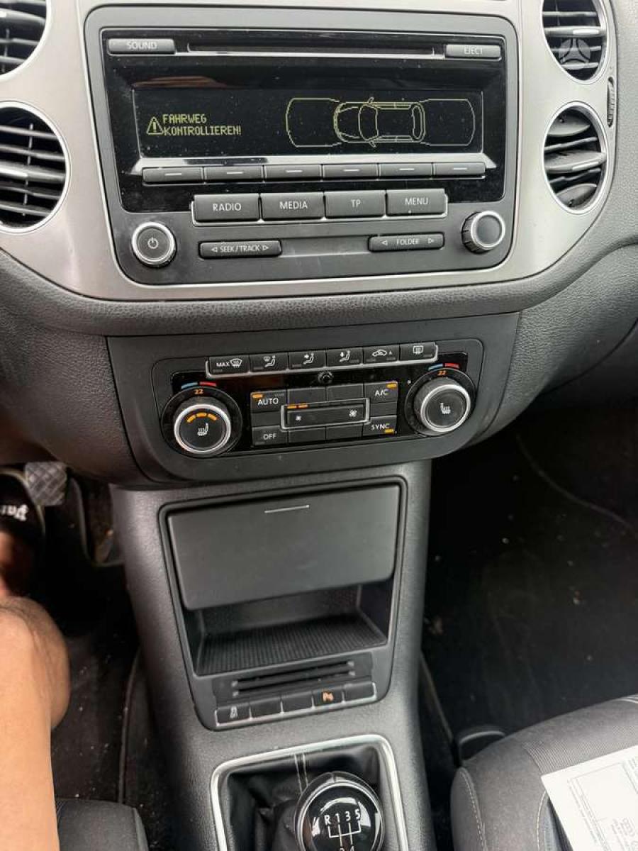 Melns Volkswagen Golf Plus 2013 Jurbarkas, ar dzinēja tilpumu 1.20 L un nobraukumu 200 tūkst. km par 3799 €, foto 13 vietnē AUTOMOTO.COM.LV