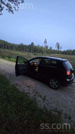 Melns Volkswagen Golf Plus 2005 Ludza, ar dzinēja tilpumu 1.90 L un nobraukumu 340 tūkst. km par 1100 €, foto 3 vietnē AUTOMOTO.COM.LV