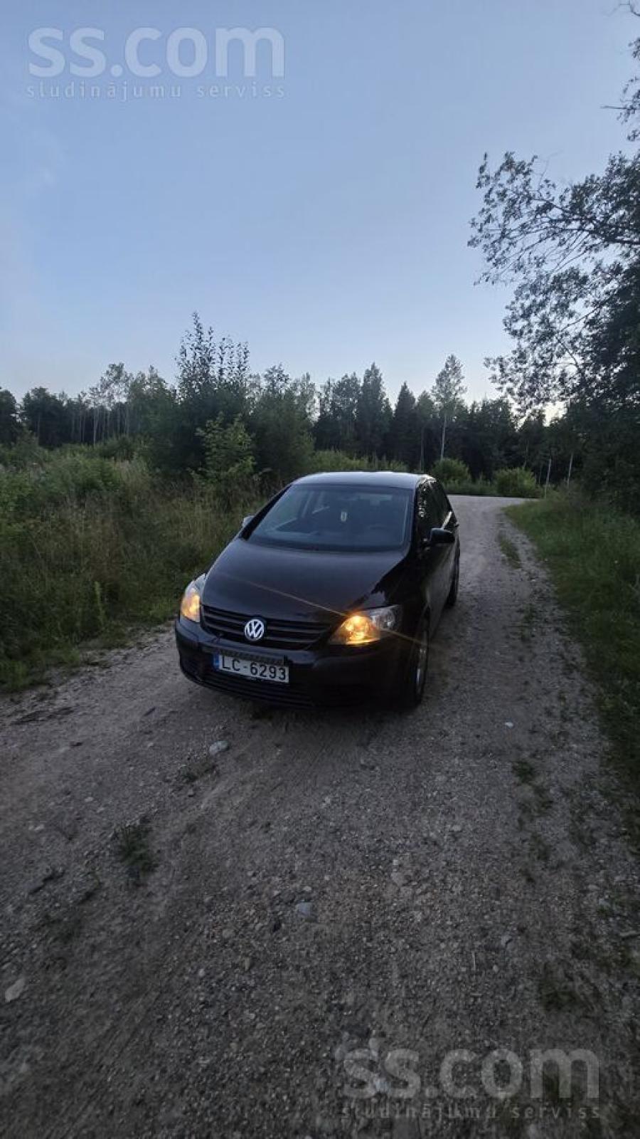 Melns Volkswagen Golf Plus 2005 Ludza, ar dzinēja tilpumu 1.90 L un nobraukumu 340 tūkst. km par 1100 €, foto 4 vietnē AUTOMOTO.COM.LV