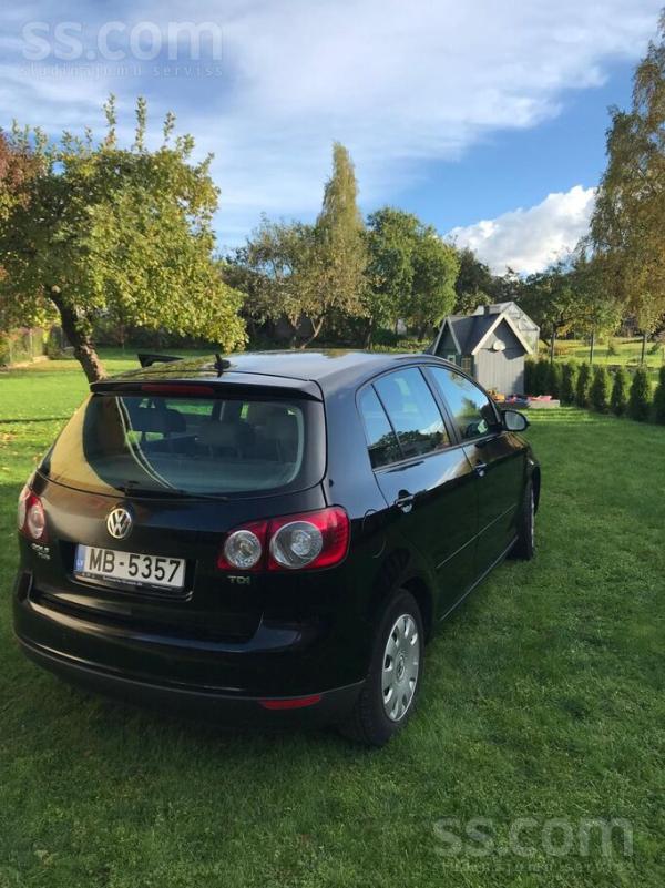 Black Volkswagen Golf Plus 2007 in Valka, with an engine capacity of 1.90 L and mileage of 294 thousand km for 3250 €, photo 2 on AUTOMOTO.COM.LV