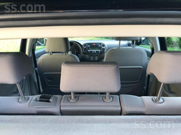 Black Volkswagen Golf Plus 2007 in Valka, with an engine capacity of 1.90 L and mileage of 294 thousand km for 3250 €, photo 5 on AUTOMOTO.COM.LV