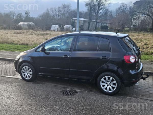 Melns Volkswagen Golf Plus 2007 Liepāja, ar dzinēja tilpumu 1.90 L un nobraukumu 428 tūkst. km par 1650 €, foto 3 vietnē AUTOMOTO.COM.LV