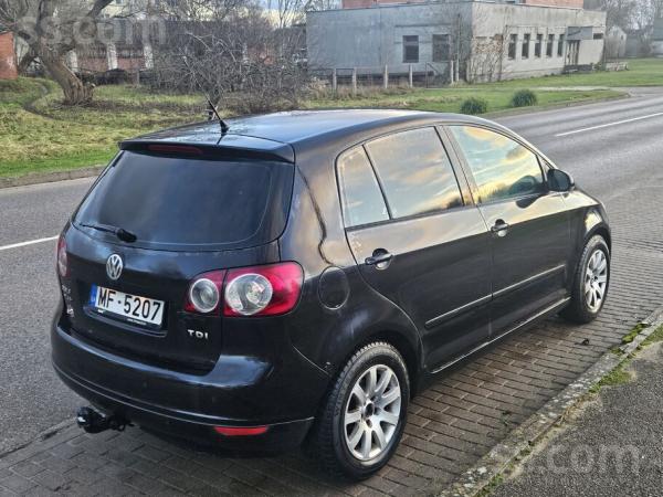 Melns Volkswagen Golf Plus 2007 Liepāja, ar dzinēja tilpumu 1.90 L un nobraukumu 428 tūkst. km par 1650 €, foto 4 vietnē AUTOMOTO.COM.LV