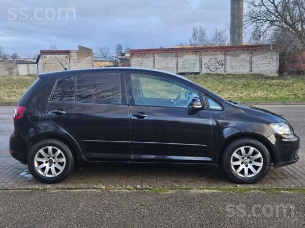 Melns Volkswagen Golf Plus 2007 Liepāja, ar dzinēja tilpumu 1.90 L un nobraukumu 428 tūkst. km par 1650 €, foto 5 vietnē AUTOMOTO.COM.LV