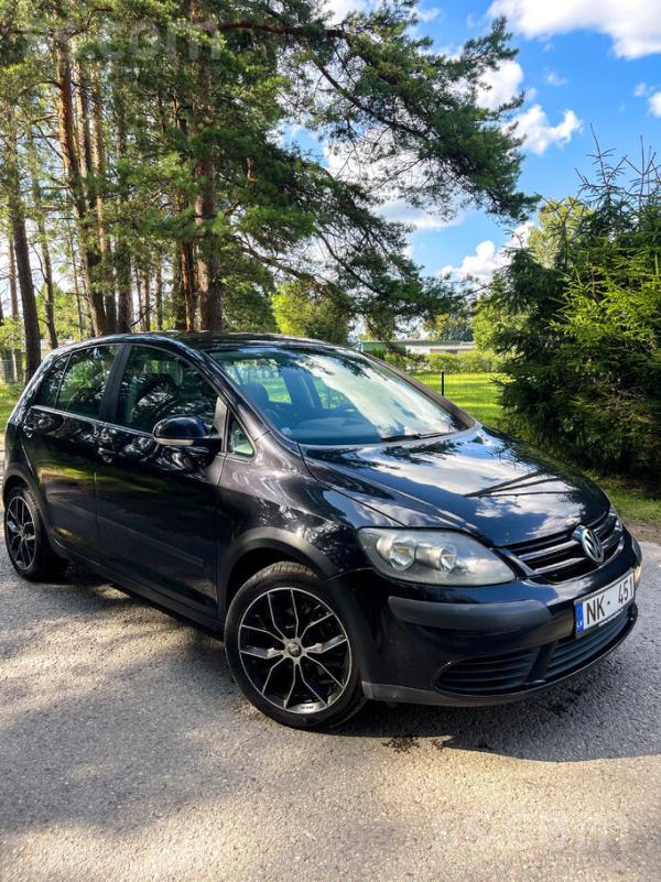Black Volkswagen Golf Plus 2006 in Ogre, with an engine capacity of 1.90 L and mileage of 284 thousand km for 2600 €, photo 1 on AUTOMOTO.COM.LV